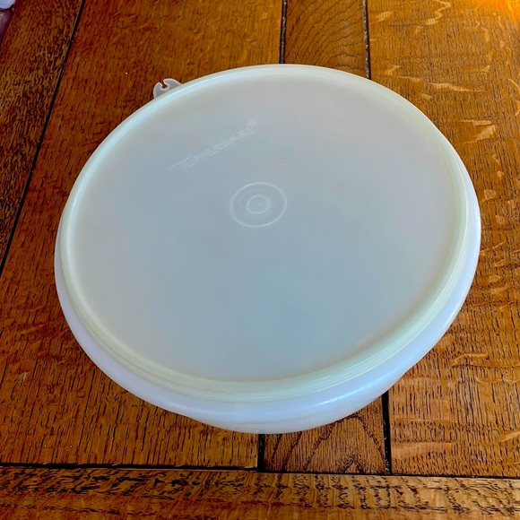 Tupperware | Kitchen | Tupperware Large Food Container Vintage Mixing ...